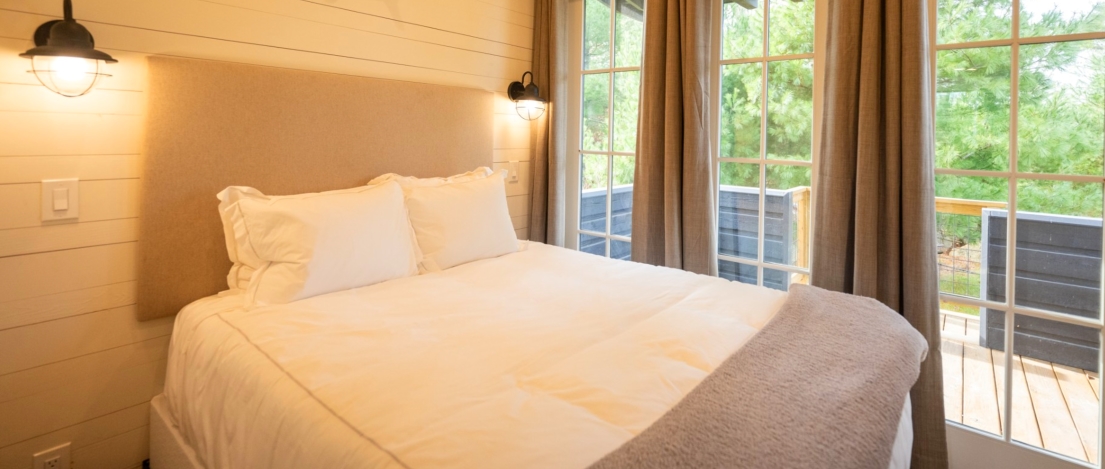 Salt Box Cozy Cabin Tiny Home – The Preserve