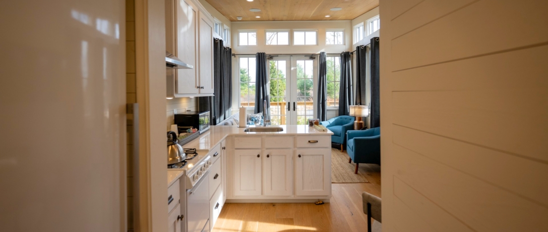 Salt Box Cozy Cabin Tiny Home – The Preserve