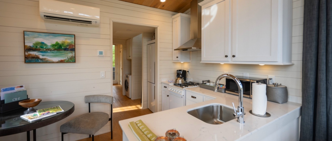 Salt Box Cozy Cabin Tiny Home – The Preserve