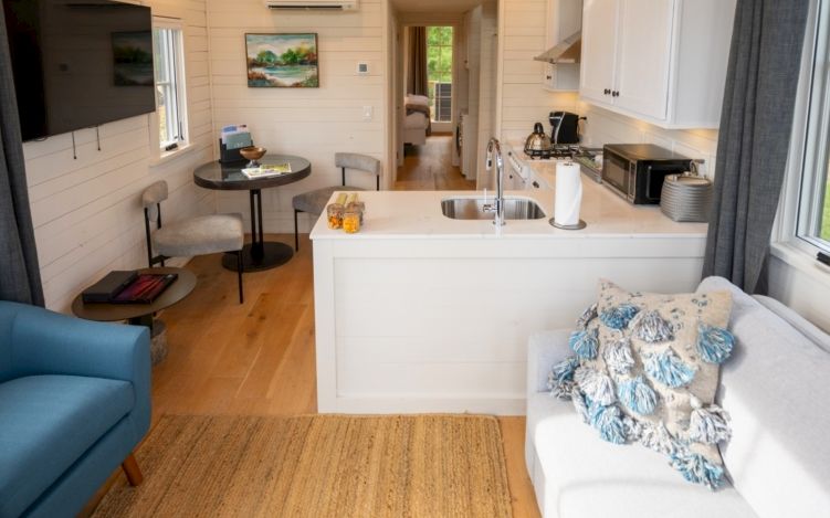 Salt Box Cozy Cabin Tiny Home – The Preserve