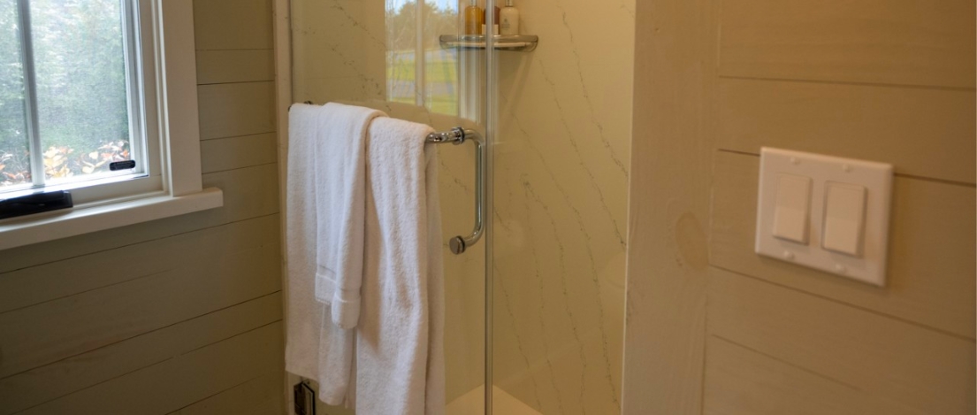 Salt Box Cozy Cabin Tiny Home – The Preserve